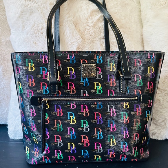 Dooney & Bourke | Bags | Dooney Bourke Nelly Purse Db75 Shopper | Poshmark